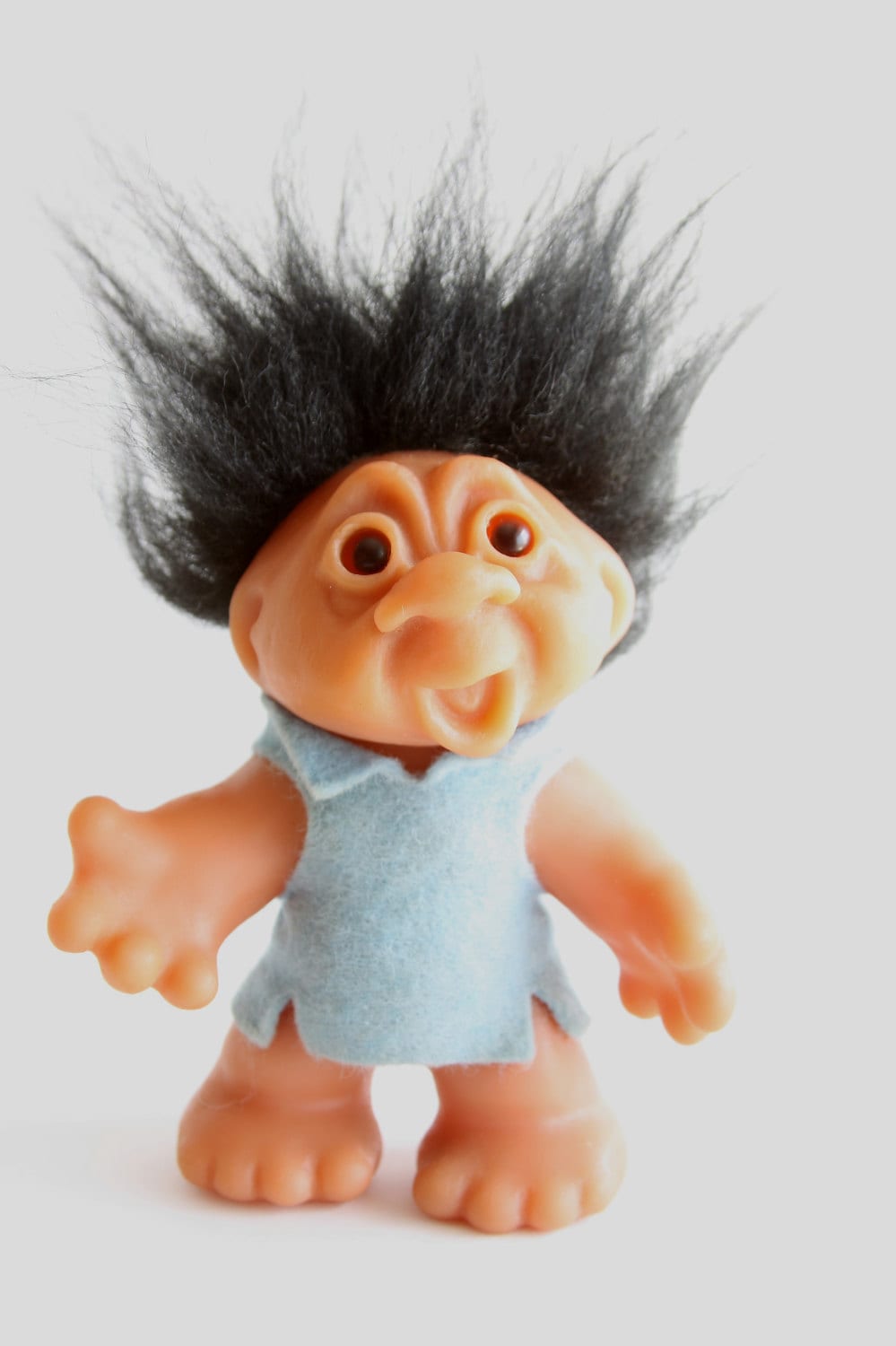 Some interesting fungal growth on cat puke.. : r/mycology